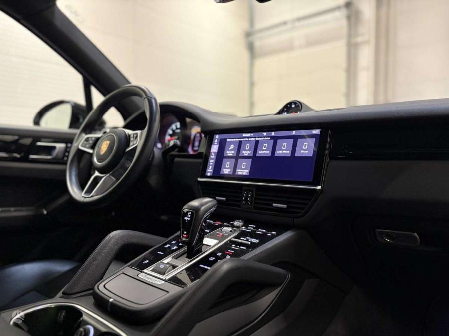 White Porsche Cayenne 2021 in Vilnius, with an engine capacity of 3.00 L and mileage of 41 thousand km for 47890 €, photo 20 on AUTOMOTO.COM.LV