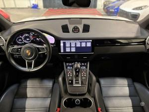 White Porsche Cayenne 2021 in Vilnius, with an engine capacity of 3.00 L and mileage of 41 thousand km for 47890 €, photo 21 on AUTOMOTO.COM.LV