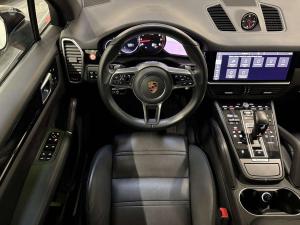White Porsche Cayenne 2021 in Vilnius, with an engine capacity of 3.00 L and mileage of 41 thousand km for 47890 €, photo 22 on AUTOMOTO.COM.LV
