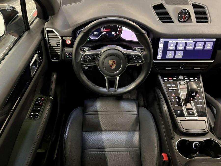 White Porsche Cayenne 2021 in Vilnius, with an engine capacity of 3.00 L and mileage of 41 thousand km for 47890 €, photo 22 on AUTOMOTO.COM.LV