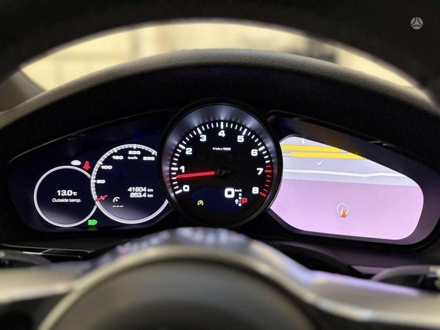 White Porsche Cayenne 2021 in Vilnius, with an engine capacity of 3.00 L and mileage of 41 thousand km for 47890 €, photo 24 on AUTOMOTO.COM.LV