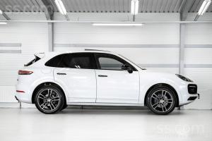 Balts Porsche Cayenne 2021 Tukums, ar dzinēja tilpumu 3.00 L un nobraukumu 53 tūkst. km par 58000 €, foto 5 vietnē AUTOMOTO.COM.LV