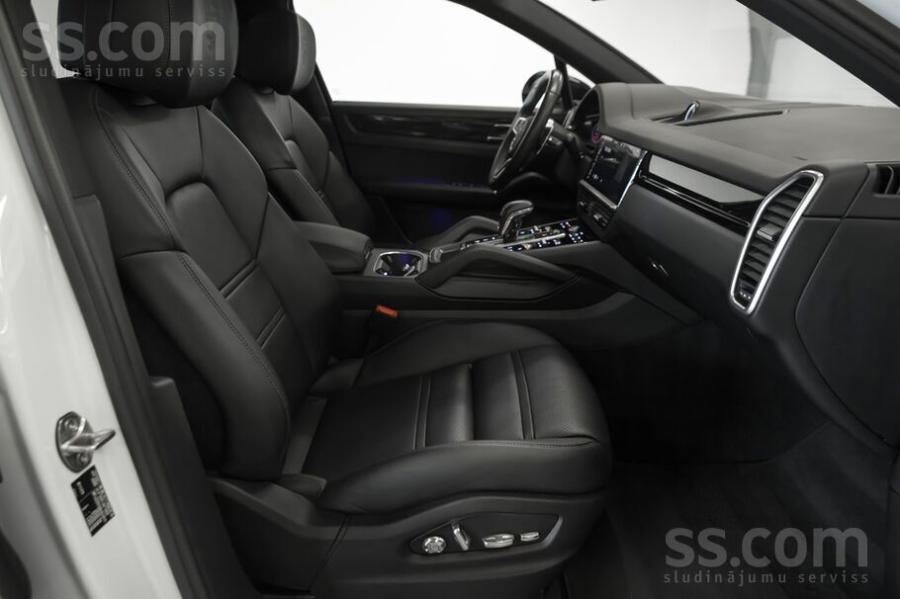 Balts Porsche Cayenne 2021 Tukums, ar dzinēja tilpumu 3.00 L un nobraukumu 53 tūkst. km par 58000 €, foto 14 vietnē AUTOMOTO.COM.LV