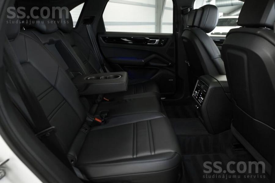 Balts Porsche Cayenne 2021 Tukums, ar dzinēja tilpumu 3.00 L un nobraukumu 53 tūkst. km par 58000 €, foto 17 vietnē AUTOMOTO.COM.LV