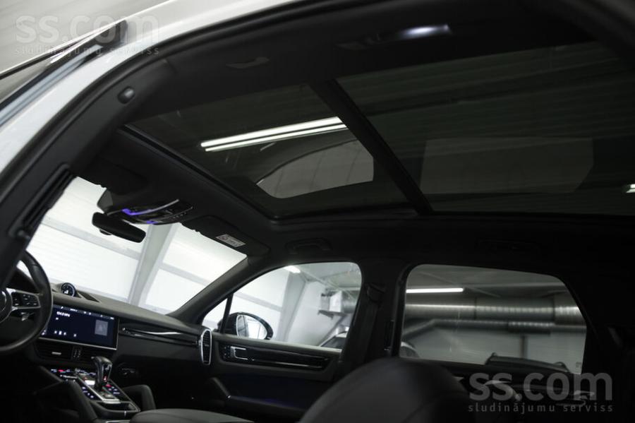 Balts Porsche Cayenne 2021 Tukums, ar dzinēja tilpumu 3.00 L un nobraukumu 53 tūkst. km par 58000 €, foto 18 vietnē AUTOMOTO.COM.LV