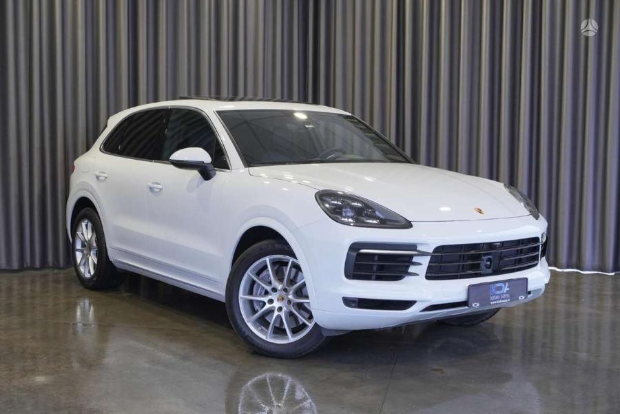 White Porsche Cayenne 2022 in Marijampole, with an engine capacity of 3.00 L and mileage of 32 thousand km for 63450 €, photo 1 on AUTOMOTO.COM.LV