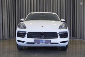 White Porsche Cayenne 2022 in Marijampole, with an engine capacity of 3.00 L and mileage of 32 thousand km for 63450 €, photo 3 on AUTOMOTO.COM.LV
