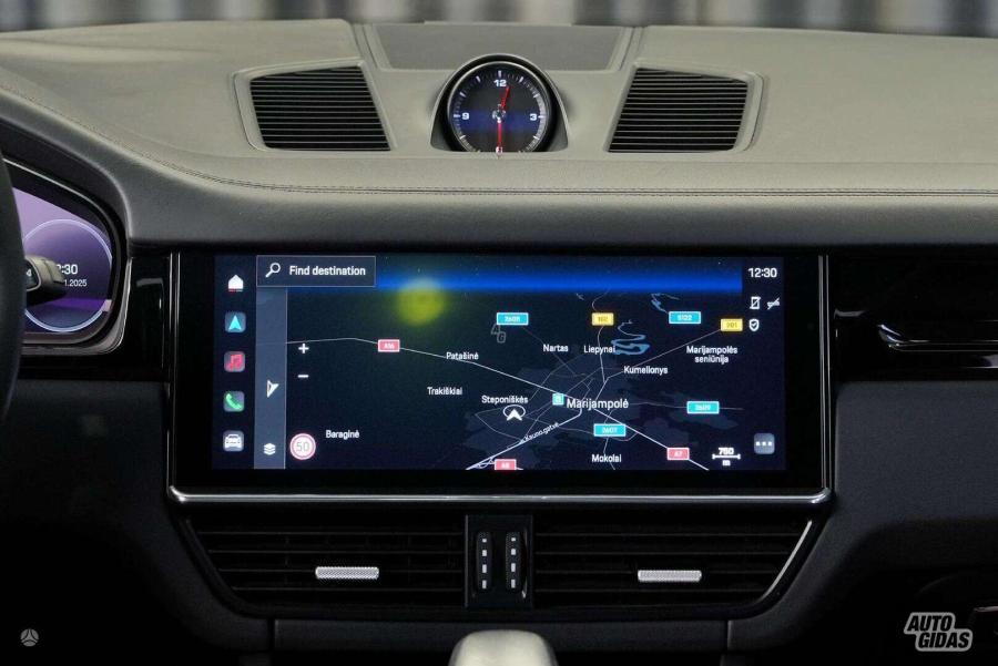 White Porsche Cayenne 2022 in Marijampole, with an engine capacity of 3.00 L and mileage of 32 thousand km for 63450 €, photo 17 on AUTOMOTO.COM.LV