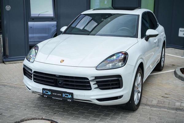 White Porsche Cayenne 2022 in Kaunas, with an engine capacity of 3.00 L and mileage of 32 thousand km for 59950 €, photo 5 on AUTOMOTO.COM.LV