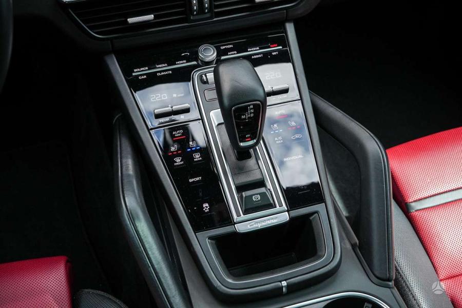 Balts Porsche Cayenne 2022 Kauņa, ar dzinēja tilpumu 3.00 L un nobraukumu 32 tūkst. km par 59950 €, foto 23 vietnē AUTOMOTO.COM.LV