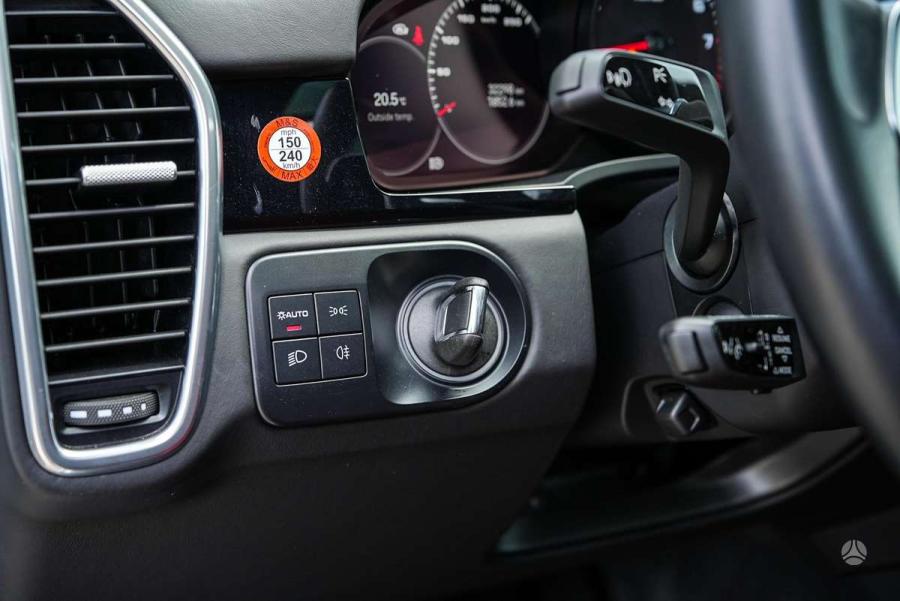 Balts Porsche Cayenne 2022 Kauņa, ar dzinēja tilpumu 3.00 L un nobraukumu 32 tūkst. km par 59950 €, foto 31 vietnē AUTOMOTO.COM.LV
