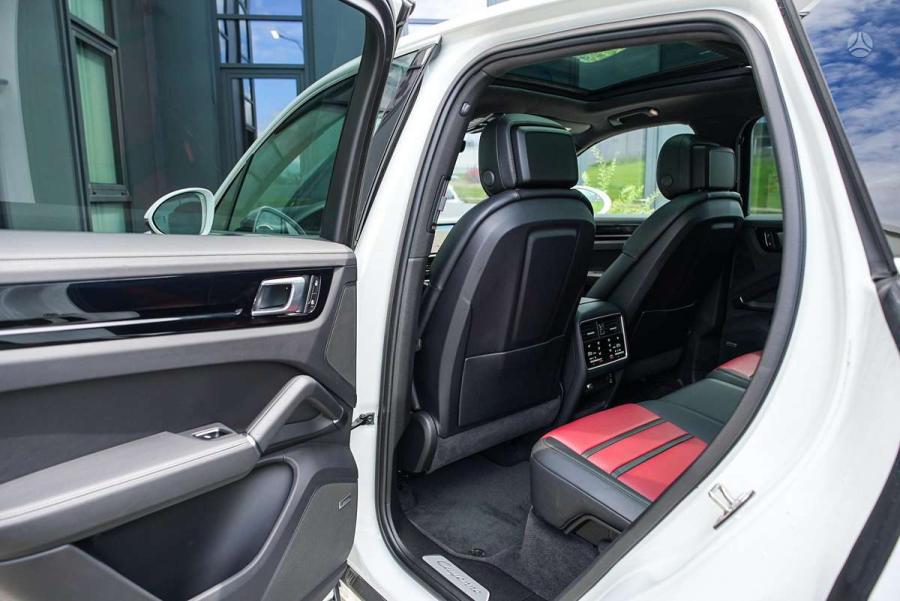 Balts Porsche Cayenne 2022 Kauņa, ar dzinēja tilpumu 3.00 L un nobraukumu 32 tūkst. km par 59950 €, foto 36 vietnē AUTOMOTO.COM.LV