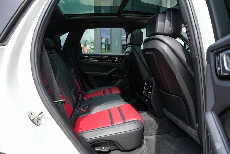 Balts Porsche Cayenne 2022 Kauņa, ar dzinēja tilpumu 3.00 L un nobraukumu 32 tūkst. km par 59950 €, foto 40 vietnē AUTOMOTO.COM.LV