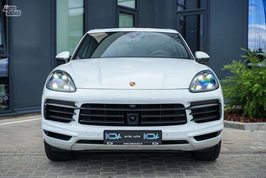 White Porsche Cayenne 2022 in Kaunas, with an engine capacity of 3.00 L and mileage of 32 thousand km for 59950 €, photo 5 on AUTOMOTO.COM.LV