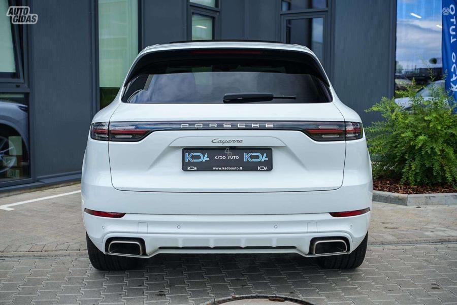 White Porsche Cayenne 2022 in Kaunas, with an engine capacity of 3.00 L and mileage of 32 thousand km for 59950 €, photo 13 on AUTOMOTO.COM.LV