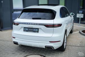 White Porsche Cayenne 2022 in Kaunas, with an engine capacity of 3.00 L and mileage of 32 thousand km for 59950 €, photo 14 on AUTOMOTO.COM.LV