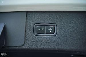 White Porsche Cayenne 2022 in Kaunas, with an engine capacity of 3.00 L and mileage of 32 thousand km for 59950 €, photo 17 on AUTOMOTO.COM.LV