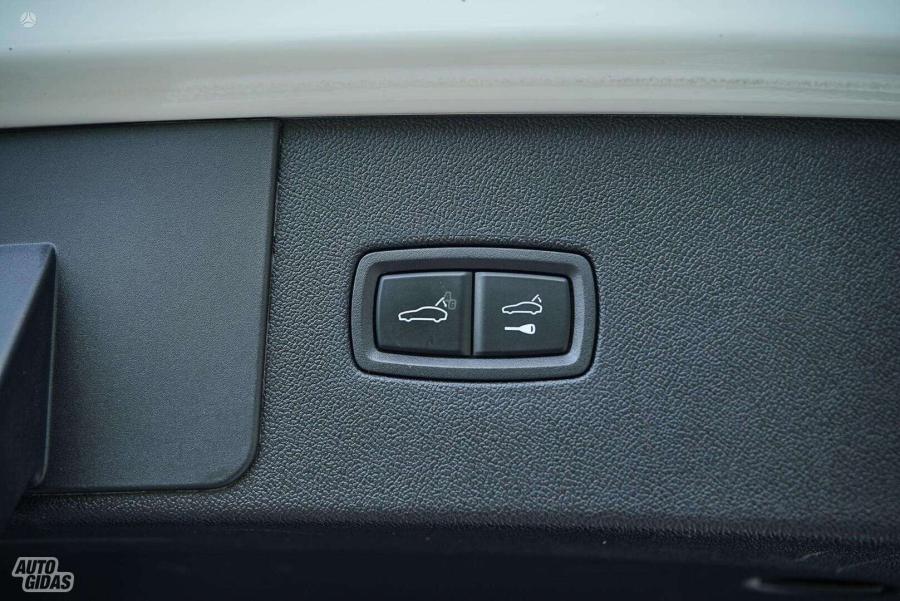 White Porsche Cayenne 2022 in Kaunas, with an engine capacity of 3.00 L and mileage of 32 thousand km for 59950 €, photo 17 on AUTOMOTO.COM.LV