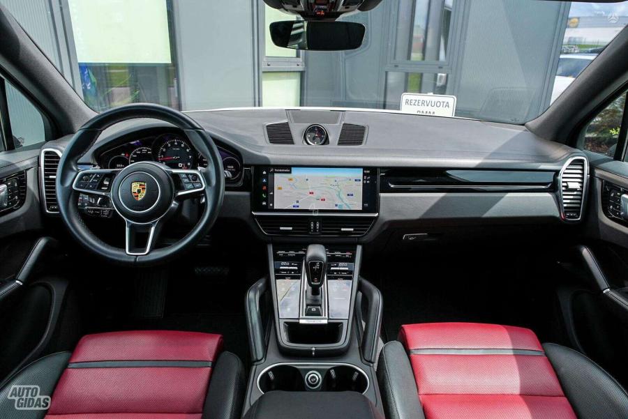 White Porsche Cayenne 2022 in Kaunas, with an engine capacity of 3.00 L and mileage of 32 thousand km for 59950 €, photo 18 on AUTOMOTO.COM.LV