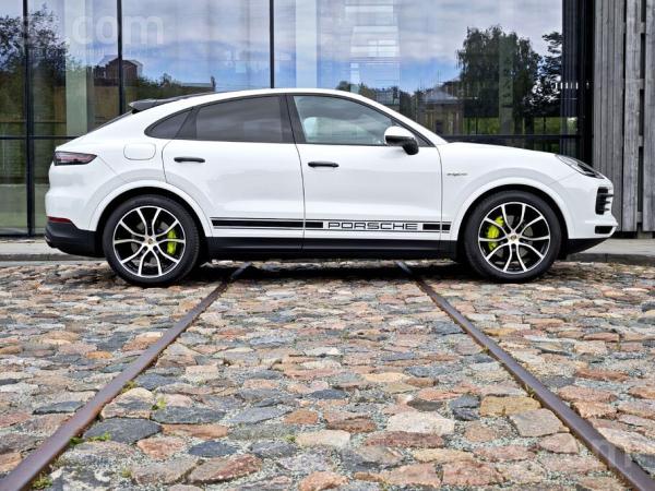 Porsche Cayenne 2022 in Riga on AUTOMOTO.COM.LV White Porsche Cayenne 2022 in Riga, with an engine capacity of 3.00 L and mileage of 40 thousand km for 74444 β¬, photo 6 on AUTOMOTO.COM.LV