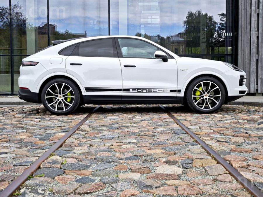 Balts Porsche Cayenne 2022 Rīga, ar dzinēja tilpumu 3.00 L un nobraukumu 40 tūkst. km par 74444 €, foto 6 vietnē AUTOMOTO.COM.LV