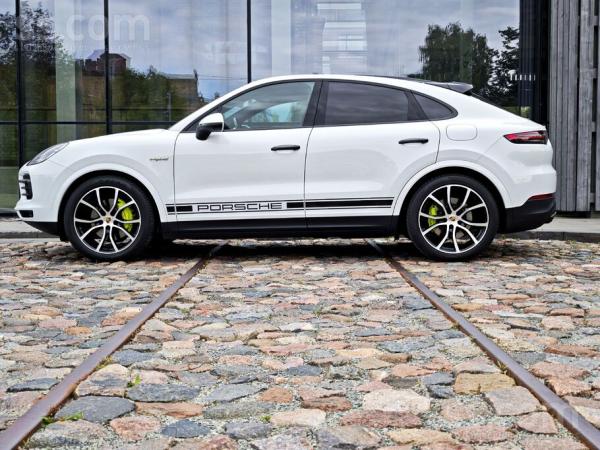 Porsche Cayenne 2022 in Riga on AUTOMOTO.COM.LV White Porsche Cayenne 2022 in Riga, with an engine capacity of 3.00 L and mileage of 40 thousand km for 74444 β¬, photo 7 on AUTOMOTO.COM.LV