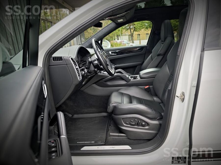 Balts Porsche Cayenne 2022 Rīga, ar dzinēja tilpumu 3.00 L un nobraukumu 40 tūkst. km par 74444 €, foto 12 vietnē AUTOMOTO.COM.LV