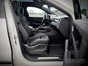 Balts Porsche Cayenne 2022 Rīga, ar dzinēja tilpumu 3.00 L un nobraukumu 40 tūkst. km par 74444 €, foto 13 vietnē AUTOMOTO.COM.LV