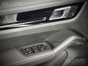 Balts Porsche Cayenne 2022 Rīga, ar dzinēja tilpumu 3.00 L un nobraukumu 40 tūkst. km par 74444 €, foto 20 vietnē AUTOMOTO.COM.LV