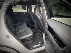 Balts Porsche Cayenne 2022 Rīga, ar dzinēja tilpumu 3.00 L un nobraukumu 40 tūkst. km par 74444 €, foto 22 vietnē AUTOMOTO.COM.LV
