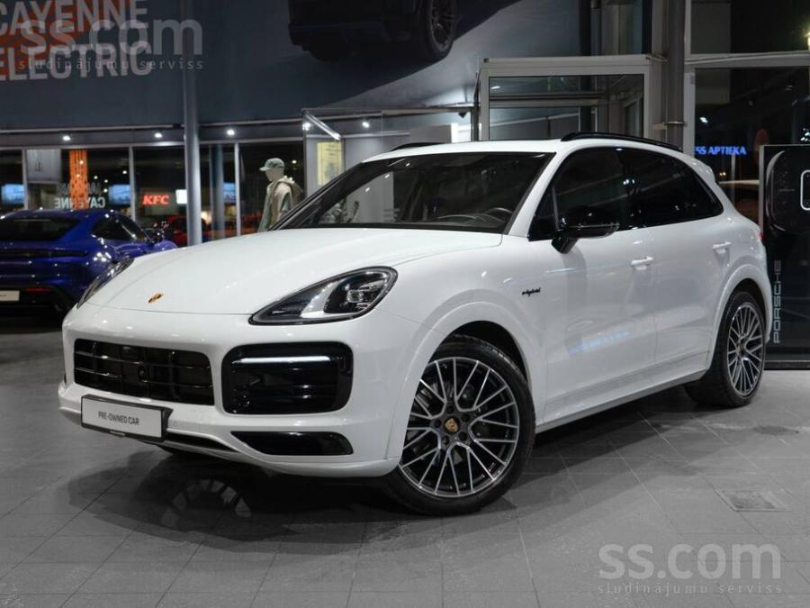 Balts Porsche Cayenne 2023 Rīga, ar dzinēja tilpumu 3.00 L un nobraukumu 40 tūkst. km par 75900 €, foto 1 vietnē AUTOMOTO.COM.LV