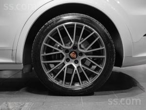 Balts Porsche Cayenne 2023 Rīga, ar dzinēja tilpumu 3.00 L un nobraukumu 40 tūkst. km par 75900 €, foto 16 vietnē AUTOMOTO.COM.LV