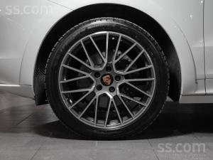 Balts Porsche Cayenne 2023 Rīga, ar dzinēja tilpumu 3.00 L un nobraukumu 40 tūkst. km par 75900 €, foto 17 vietnē AUTOMOTO.COM.LV