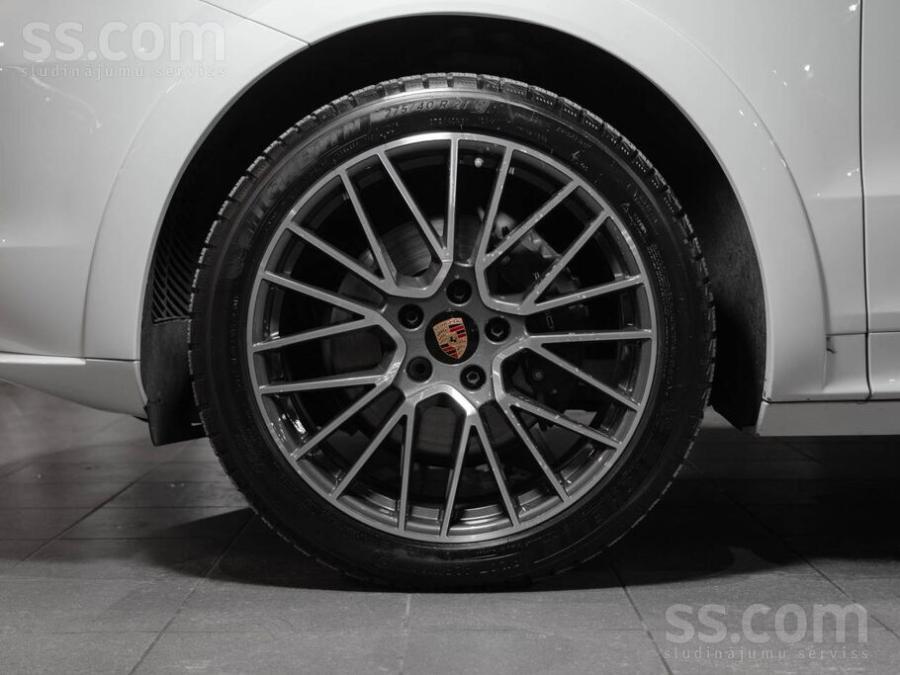 Balts Porsche Cayenne 2023 Rīga, ar dzinēja tilpumu 3.00 L un nobraukumu 40 tūkst. km par 75900 €, foto 17 vietnē AUTOMOTO.COM.LV