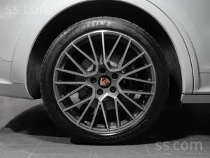 Balts Porsche Cayenne 2023 Rīga, ar dzinēja tilpumu 3.00 L un nobraukumu 40 tūkst. km par 75900 €, foto 18 vietnē AUTOMOTO.COM.LV