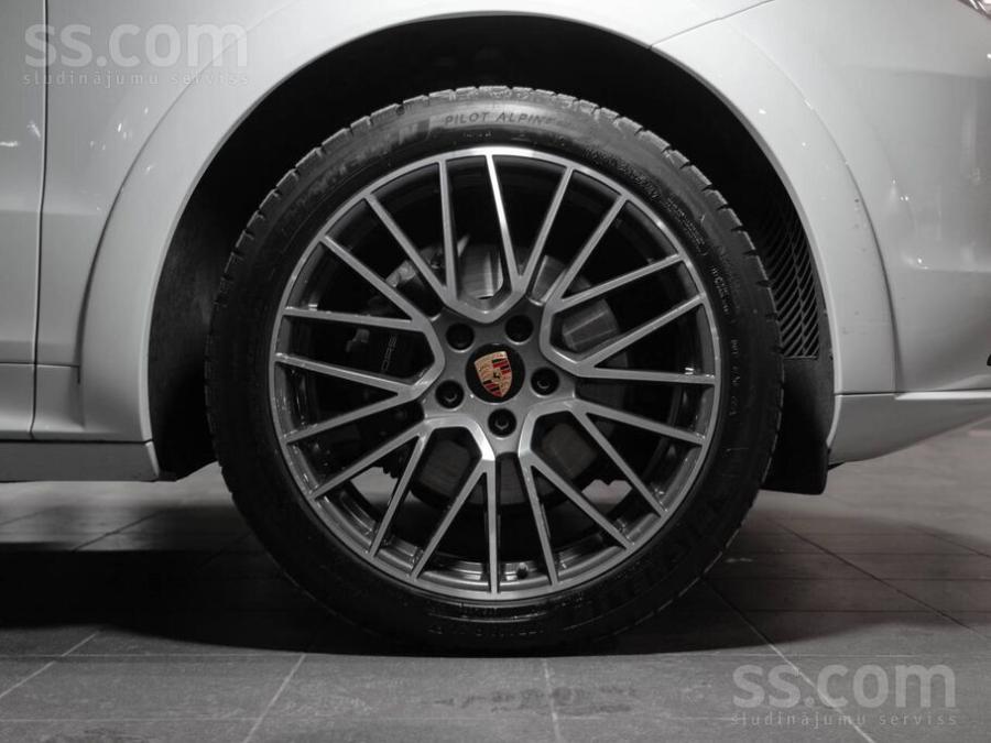 Balts Porsche Cayenne 2023 Rīga, ar dzinēja tilpumu 3.00 L un nobraukumu 40 tūkst. km par 75900 €, foto 19 vietnē AUTOMOTO.COM.LV