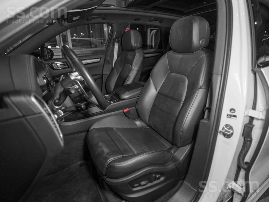 Balts Porsche Cayenne 2023 Rīga, ar dzinēja tilpumu 3.00 L un nobraukumu 40 tūkst. km par 75900 €, foto 21 vietnē AUTOMOTO.COM.LV