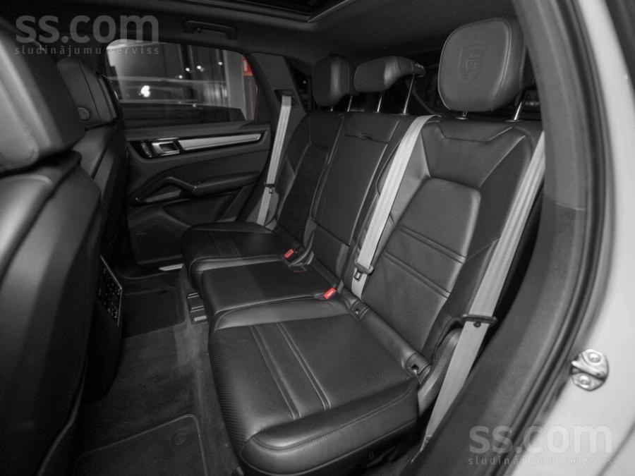 Balts Porsche Cayenne 2023 Rīga, ar dzinēja tilpumu 3.00 L un nobraukumu 40 tūkst. km par 75900 €, foto 22 vietnē AUTOMOTO.COM.LV