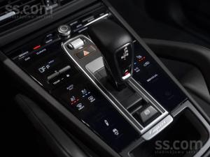 Balts Porsche Cayenne 2023 Rīga, ar dzinēja tilpumu 3.00 L un nobraukumu 40 tūkst. km par 75900 €, foto 23 vietnē AUTOMOTO.COM.LV