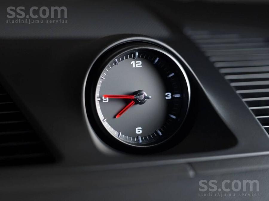 Balts Porsche Cayenne 2023 Rīga, ar dzinēja tilpumu 3.00 L un nobraukumu 40 tūkst. km par 75900 €, foto 35 vietnē AUTOMOTO.COM.LV