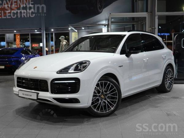 Белый Порше Каен 2023 в Рига, объемом двигателя 3.00 л и пробегом 40 тыс. км за 75900 €, фото 1 на AUTOMOTO.COM.LV
