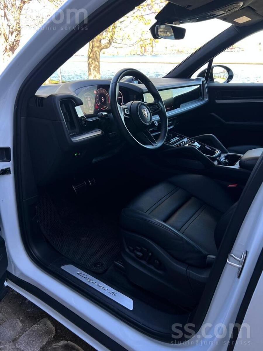 Balts Porsche Cayenne 2023 Rīga, ar dzinēja tilpumu 4.00 L un nobraukumu 40 tūkst. km par 92320 €, foto 4 vietnē AUTOMOTO.COM.LV
