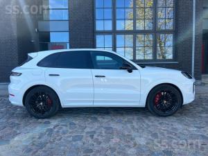 Balts Porsche Cayenne 2023 Rīga, ar dzinēja tilpumu 4.00 L un nobraukumu 40 tūkst. km par 92320 €, foto 20 vietnē AUTOMOTO.COM.LV