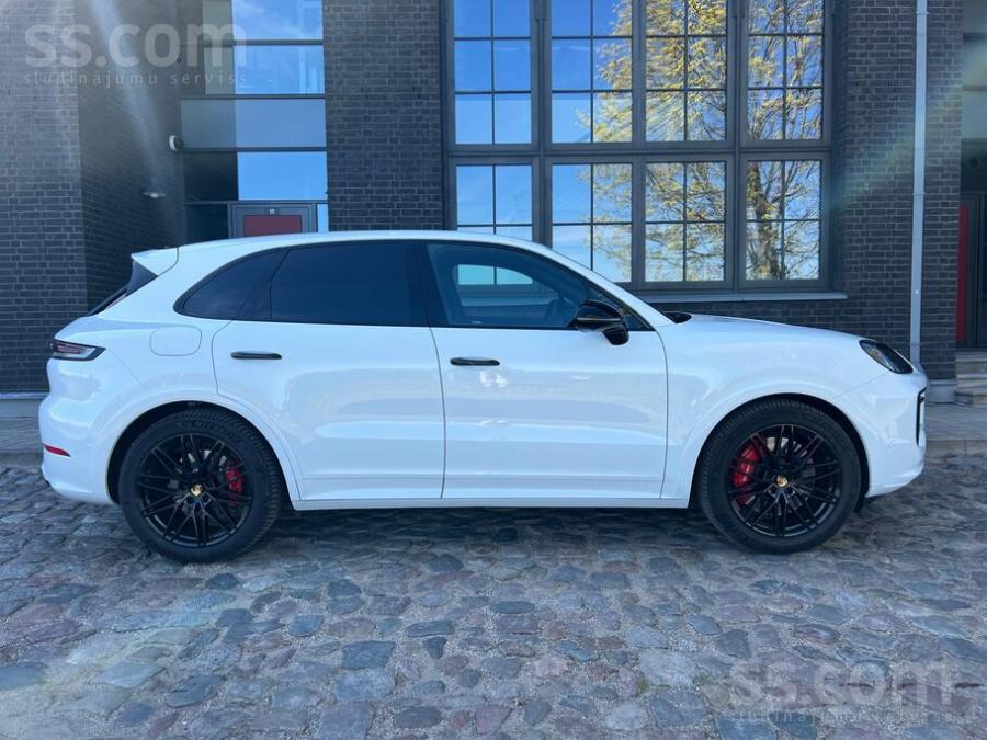 Balts Porsche Cayenne 2023 Rīga, ar dzinēja tilpumu 4.00 L un nobraukumu 40 tūkst. km par 92320 €, foto 20 vietnē AUTOMOTO.COM.LV