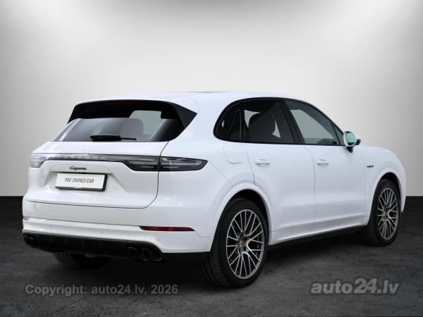 White Porsche Cayenne 2023 in Tallinn, with an engine capacity of 3.00 L and mileage of 53 thousand km for 76000 €, photo 6 on AUTOMOTO.COM.LV