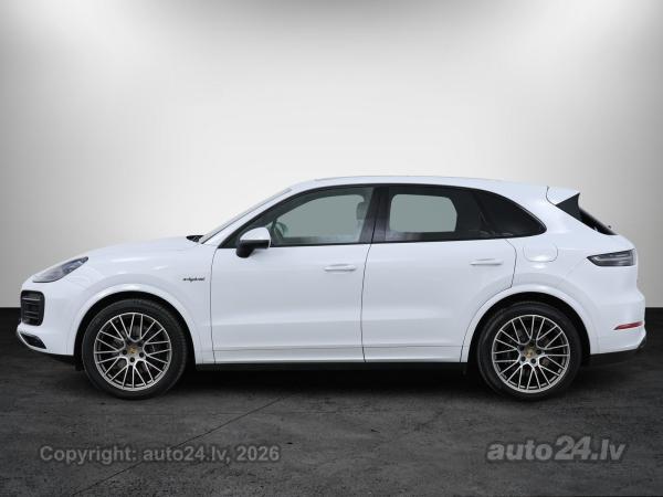 White Porsche Cayenne 2023 in Tallinn, with an engine capacity of 3.00 L and mileage of 53 thousand km for 76000 €, photo 7 on AUTOMOTO.COM.LV
