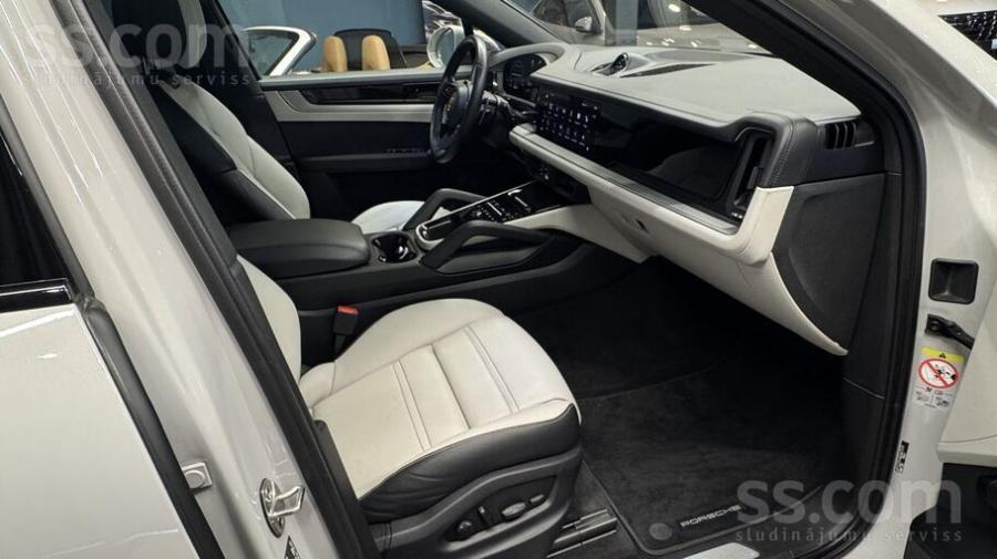 Balts Porsche Cayenne 2023 Rīga, ar dzinēja tilpumu 3.00 L un nobraukumu 95 tūkst. km par 85990 €, foto 12 vietnē AUTOMOTO.COM.LV