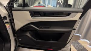 Balts Porsche Cayenne 2023 Rīga, ar dzinēja tilpumu 3.00 L un nobraukumu 95 tūkst. km par 85990 €, foto 14 vietnē AUTOMOTO.COM.LV