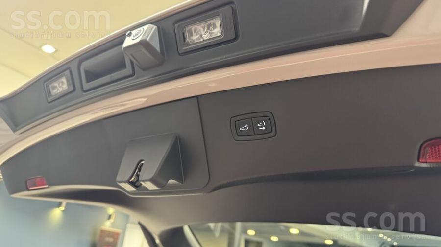 Balts Porsche Cayenne 2023 Rīga, ar dzinēja tilpumu 3.00 L un nobraukumu 95 tūkst. km par 85990 €, foto 19 vietnē AUTOMOTO.COM.LV
