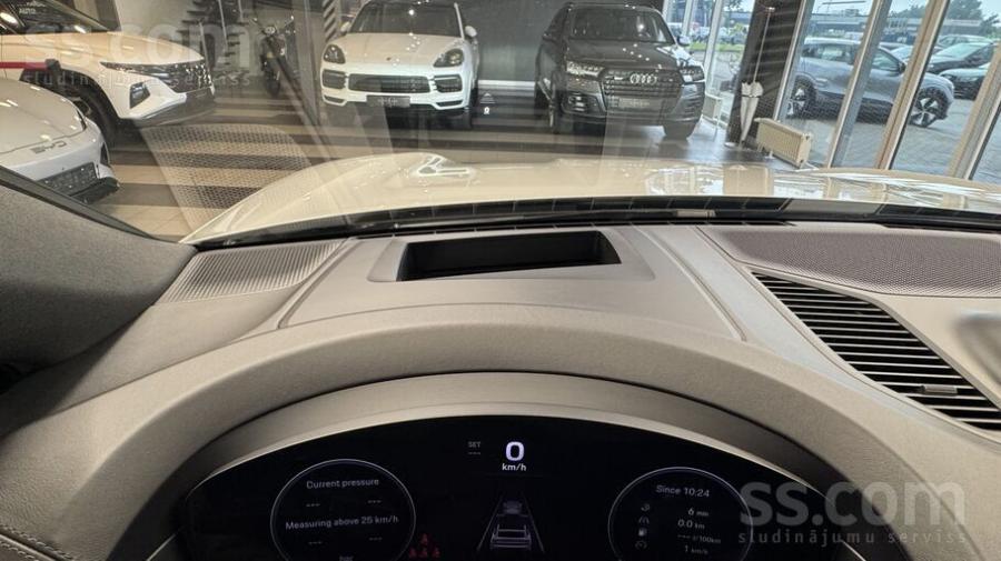 Balts Porsche Cayenne 2023 Rīga, ar dzinēja tilpumu 3.00 L un nobraukumu 95 tūkst. km par 85990 €, foto 24 vietnē AUTOMOTO.COM.LV